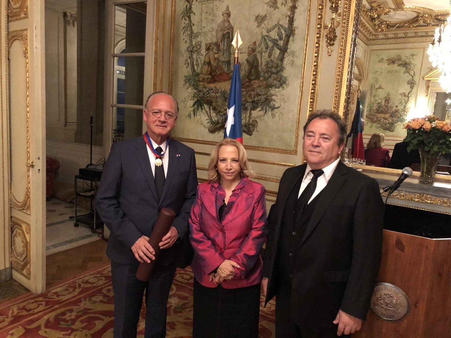 Le Pr. Jacques Marescaux, promu commandeur dans l'ordre Bernardo O ...